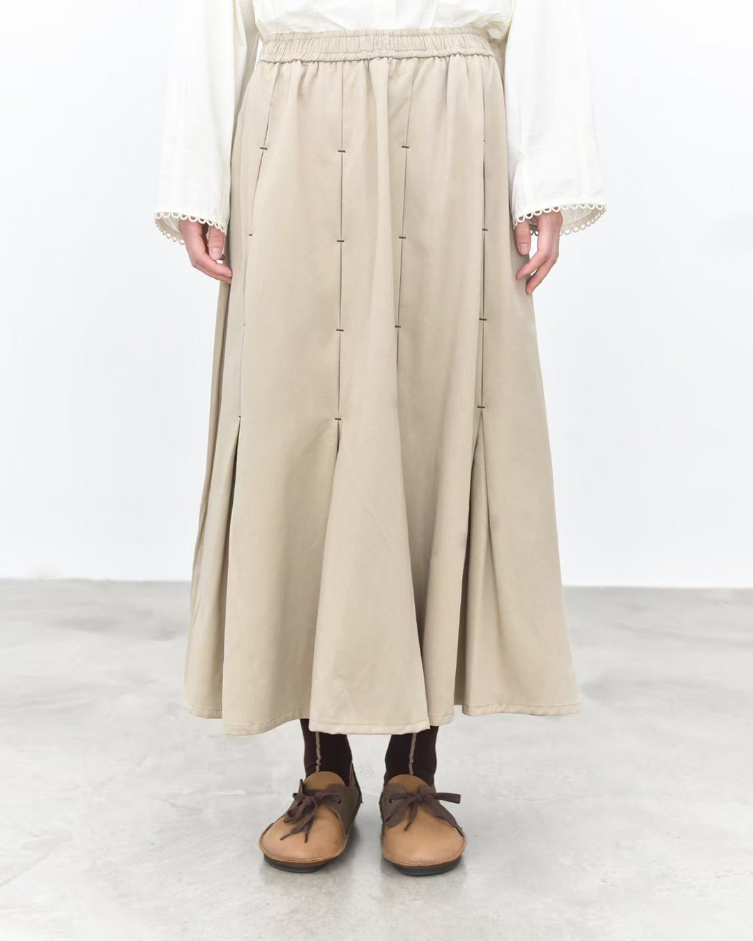 Artistic Structured Skirt with Contrasting French Knots – easybreezy